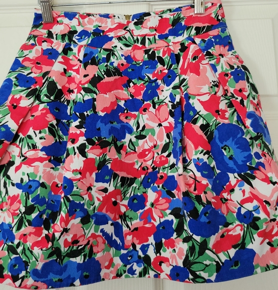 Zara | Skirts | Zara Trafaluc Trf Skirt Mini Pleated Floral Red Pockets ...